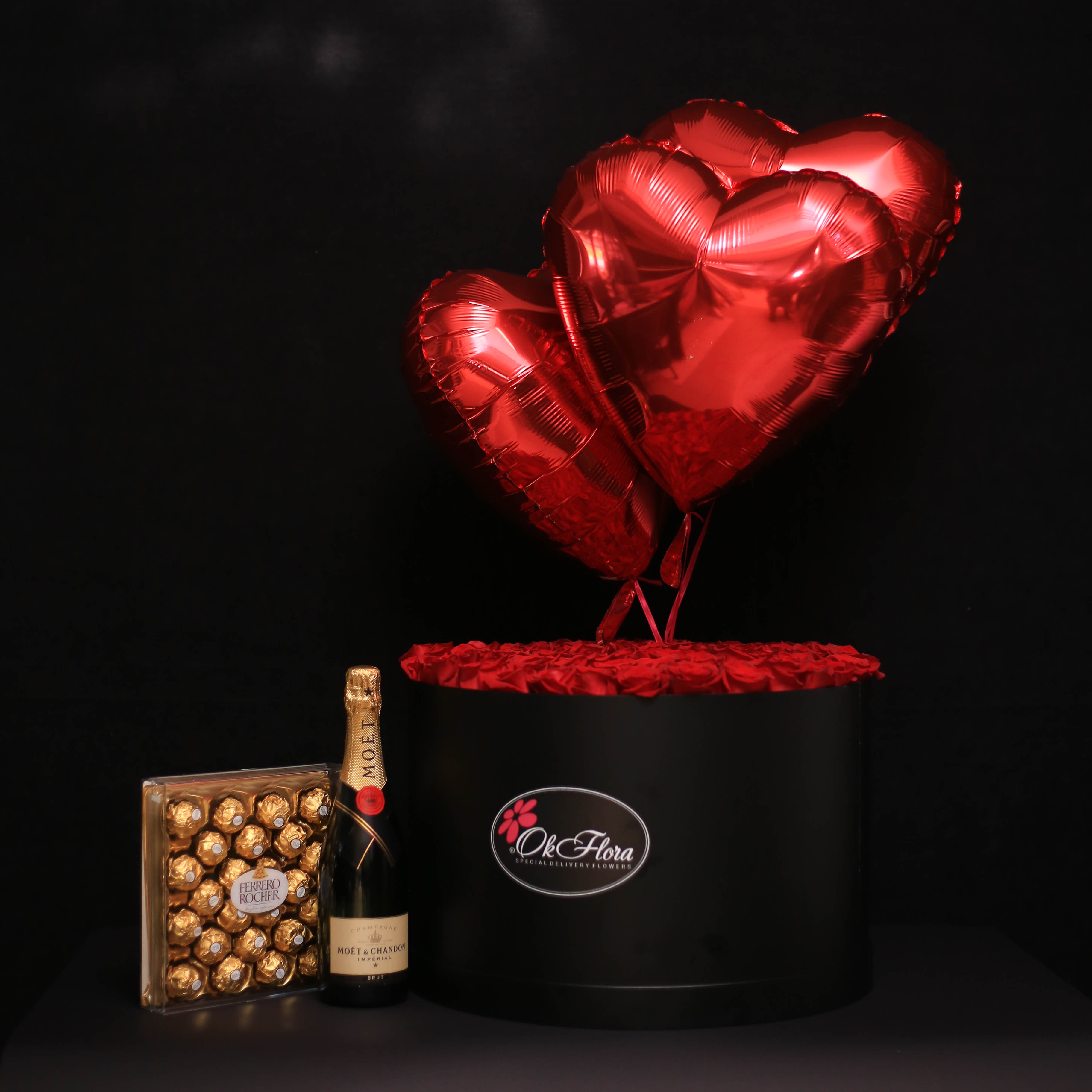 Set Cutie 51 Trandafiri Rosii, 3 Inimi Rosii, Moet Chandon si Ferrero ...