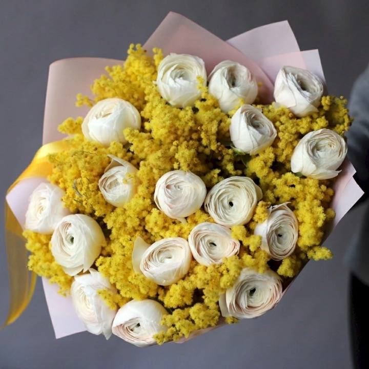 Buchet Mare cu Ranunculus si Mimosa Clinceni
