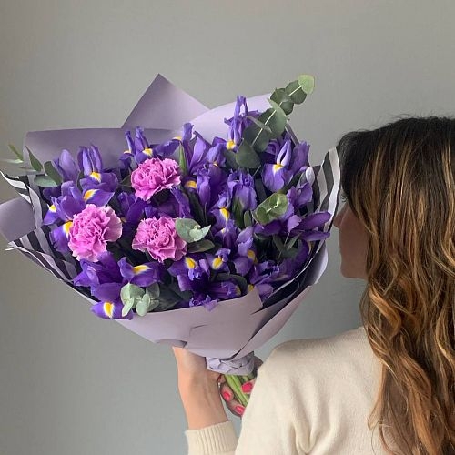 Buchet din Irisi si Garoafe | OkFlora.ro